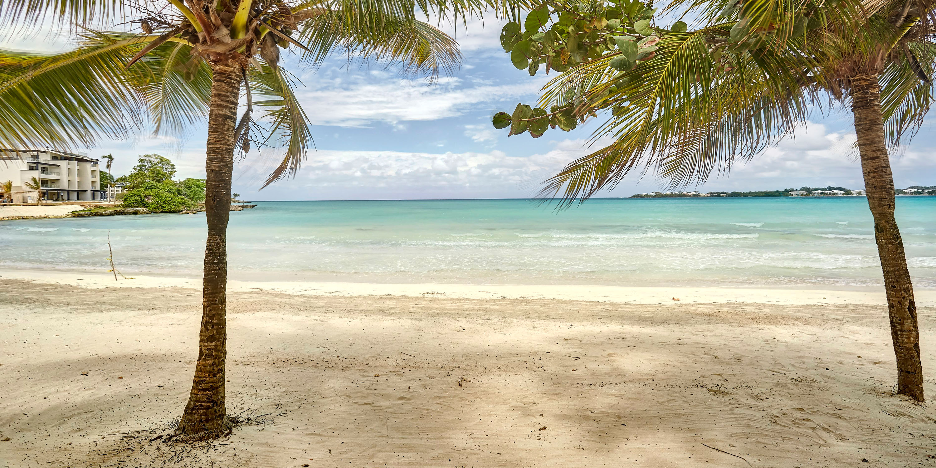 Cheaslei and Demar Royalton Negril Resort and Spa Wedding | Destify ...